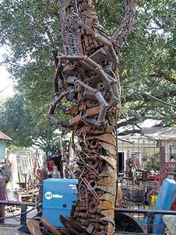 Big pincher sculpture made from scrap iron, bolts | EvangelineToday.com ...